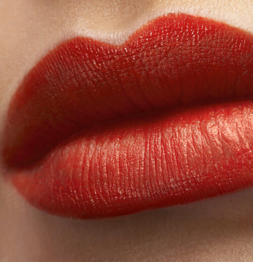 INDULGE IN COUTURE SATIN LIP WEAR WITH THE NEW ROUGE PUR COUTURE.